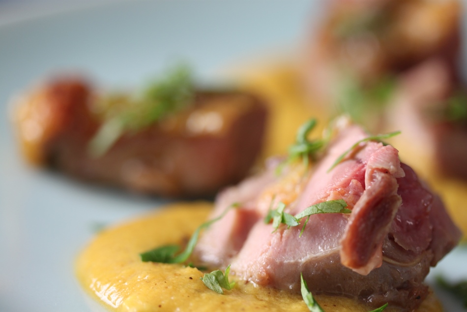Muslos de pollo al vacío con salsa pepitoria | Umami Madrid
