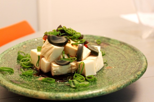 Tofu y huevo milenario | Umami Madrid